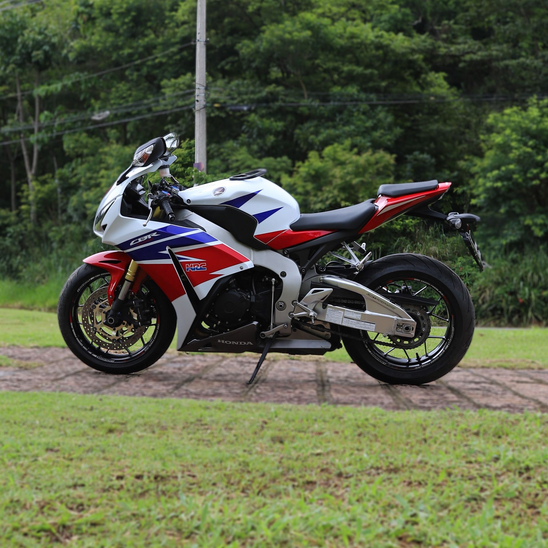 HONDA - CBR 1000RR OU 40MIL NO PIX :: Melhorando Clássicos