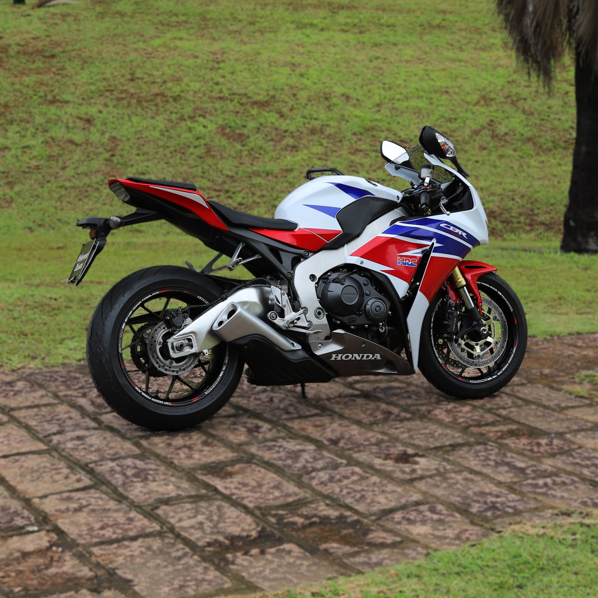 HONDA - CBR 1000RR OU 40MIL NO PIX :: Melhorando Clássicos