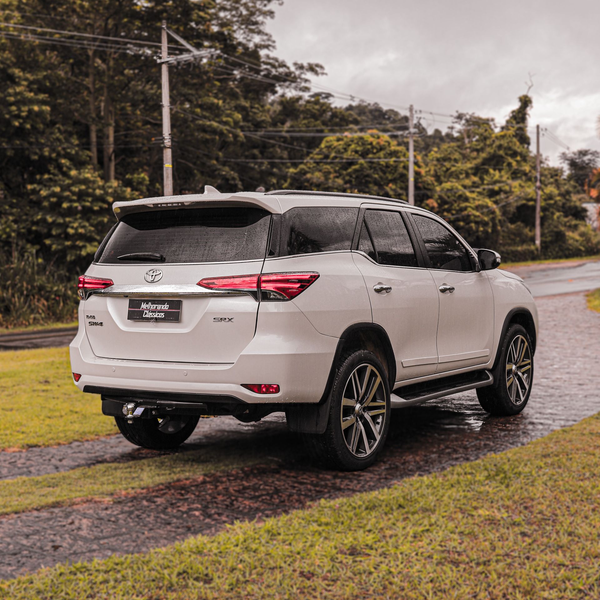 TOYOTA - HILLUX SW4 SRX OU 210 MIL NA CONTA :: Melhorando Clássicos
