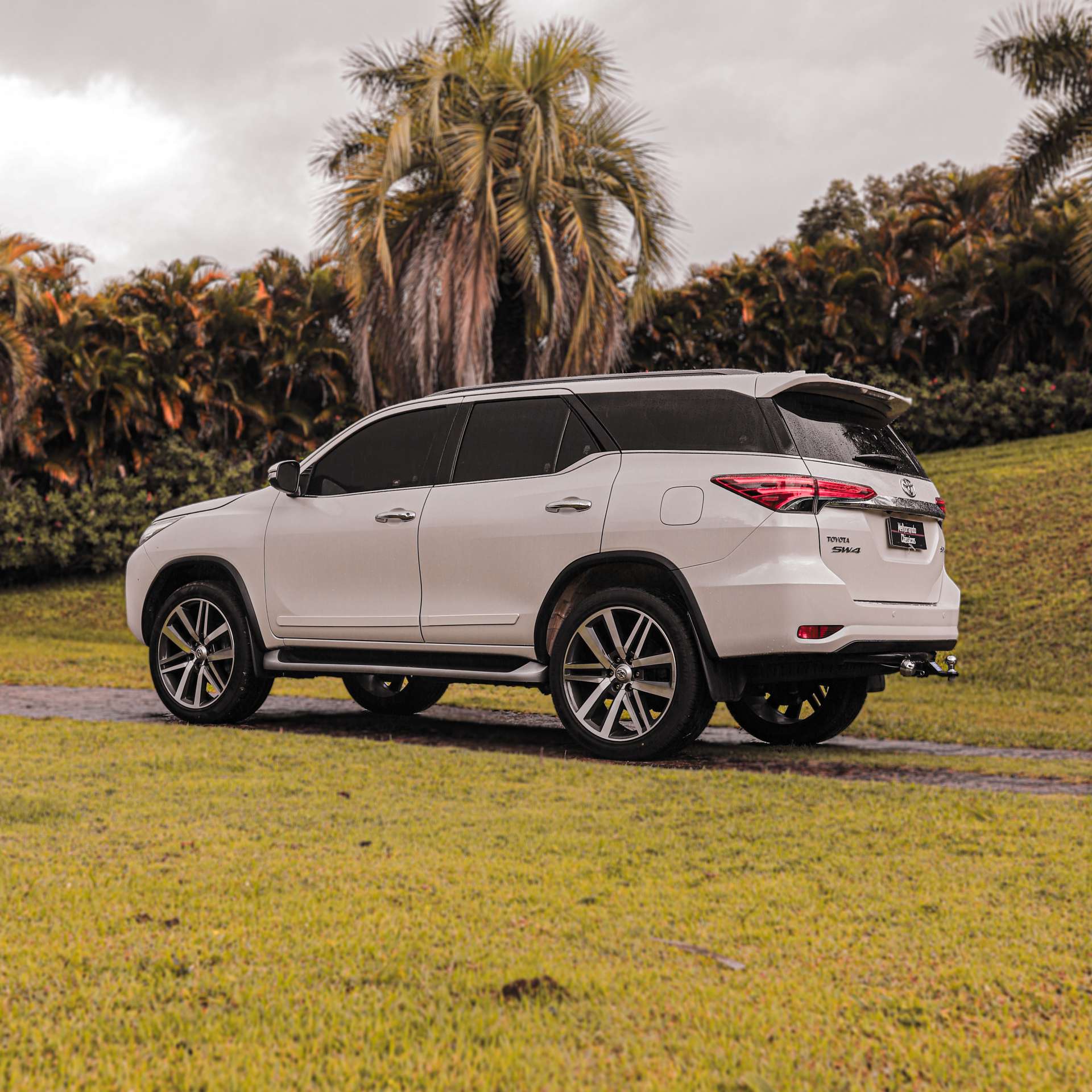 TOYOTA - HILLUX SW4 SRX OU 210 MIL NA CONTA :: Melhorando Clássicos